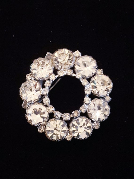 Vintage circular pin brooch - Gem