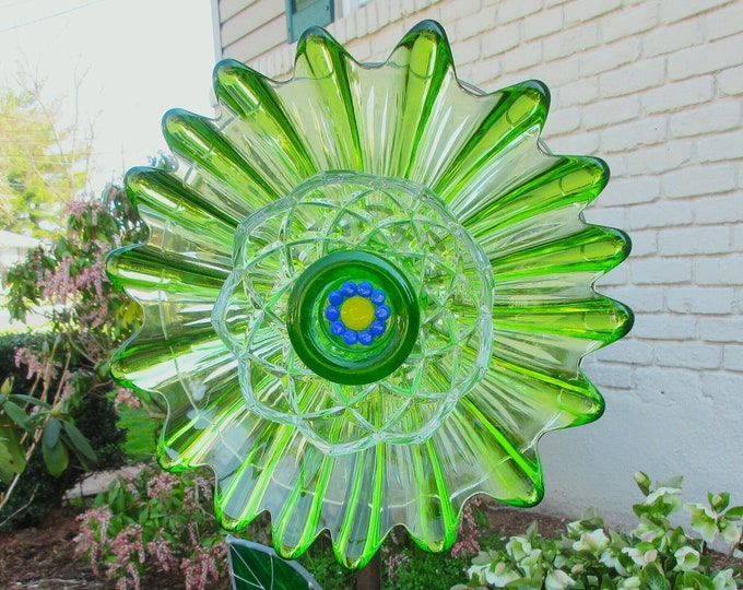 Glass Garden Flower, Garden Gifts, Yard Art, Glass Upcycled, Green ...