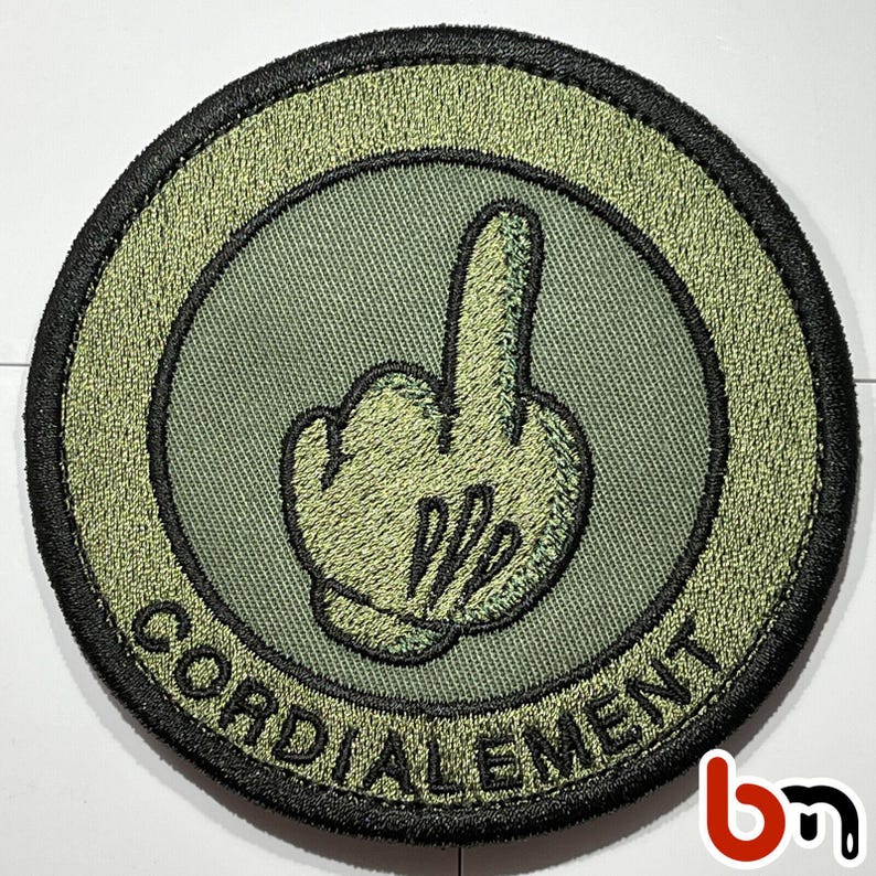 Écusson humoristique “CORDIALEMENT” Doigt d'honneur | Patch drôle 83 mm ...