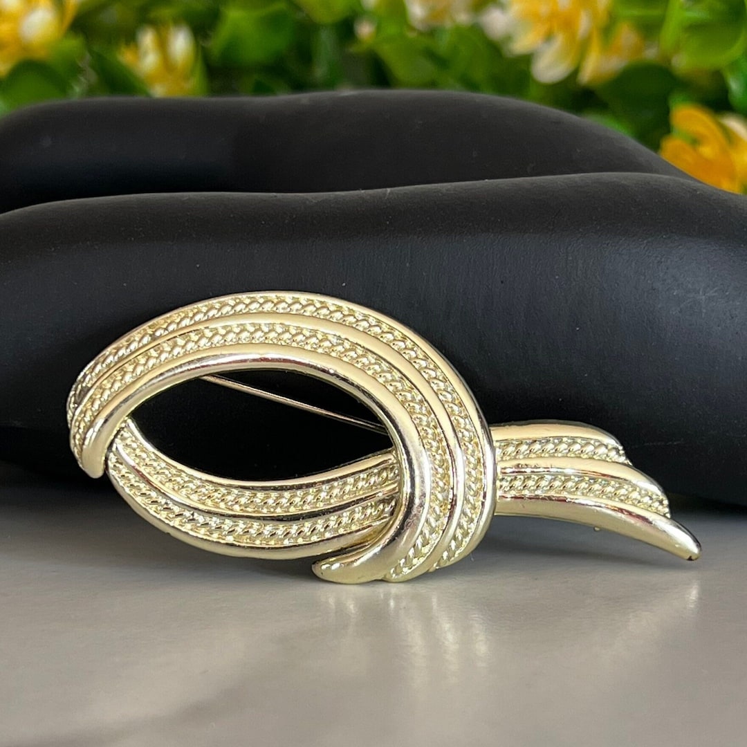 Vintage Large Gold Textured Knot Pin Brooch - Etsy