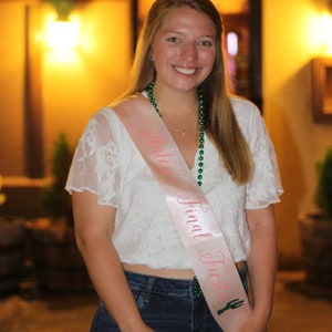 Mommy to Be Sash in Font #3- Custom Mommy Sash - Mommy to Be - New Mom ...