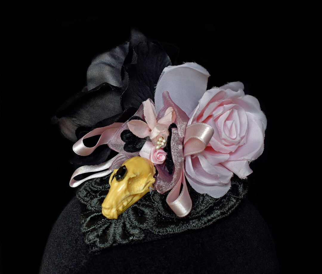Goth Fascinator With Bat Resin Skull • Halloween • Vampire • Bizarre ...