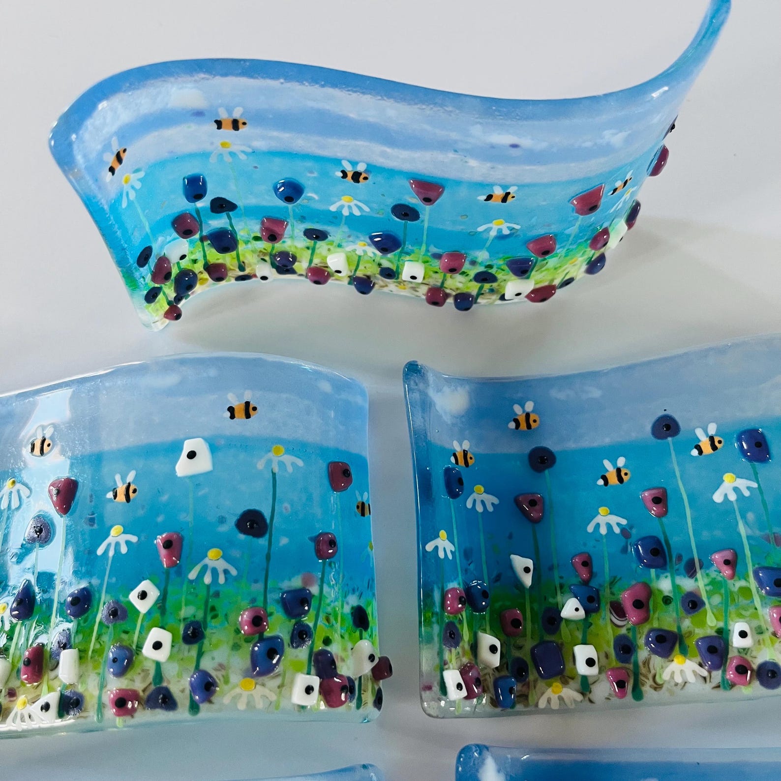Fused Glass Cute Bees With Flowers Art Freestanding Wave - Fused Glass ...