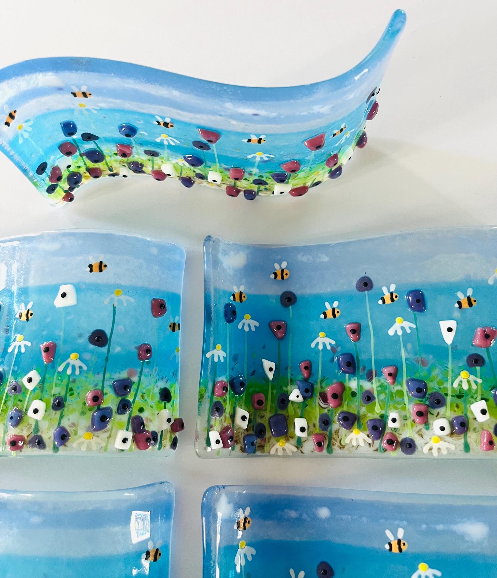 Fused Glass Cute Bees With Flowers Art Freestanding Wave - Fused Glass ...