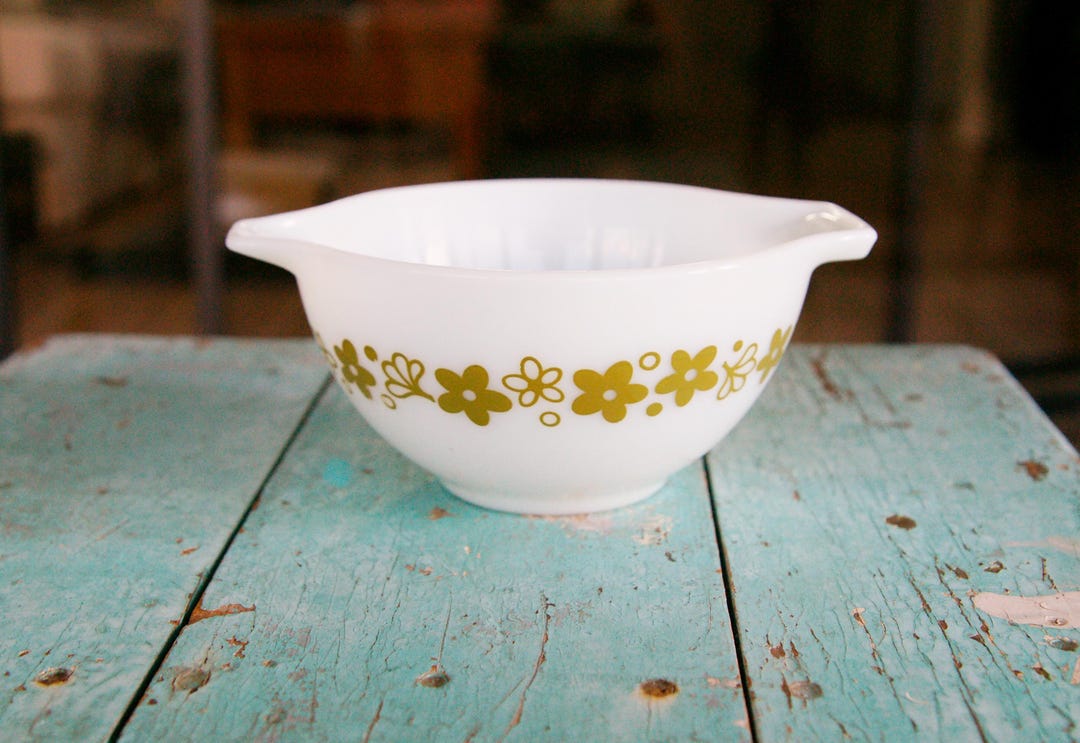 Vintage Pyrex Cinderella Bowl: Spring Blossom Crazy Daisy, 441 1.5 Pint ...