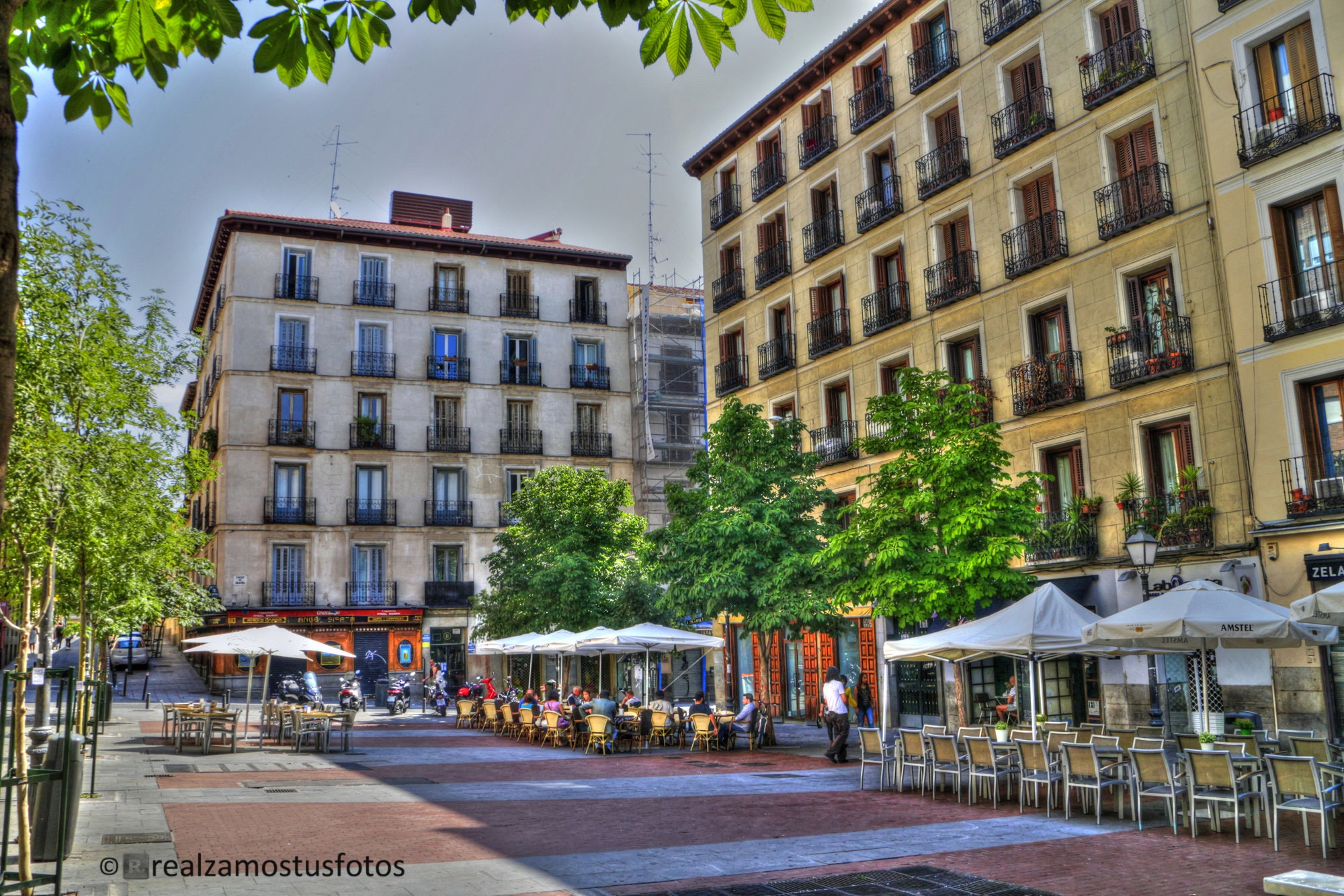 Photo Plaza de Chueca au printemps à Madrid Espagne, photographie des ...