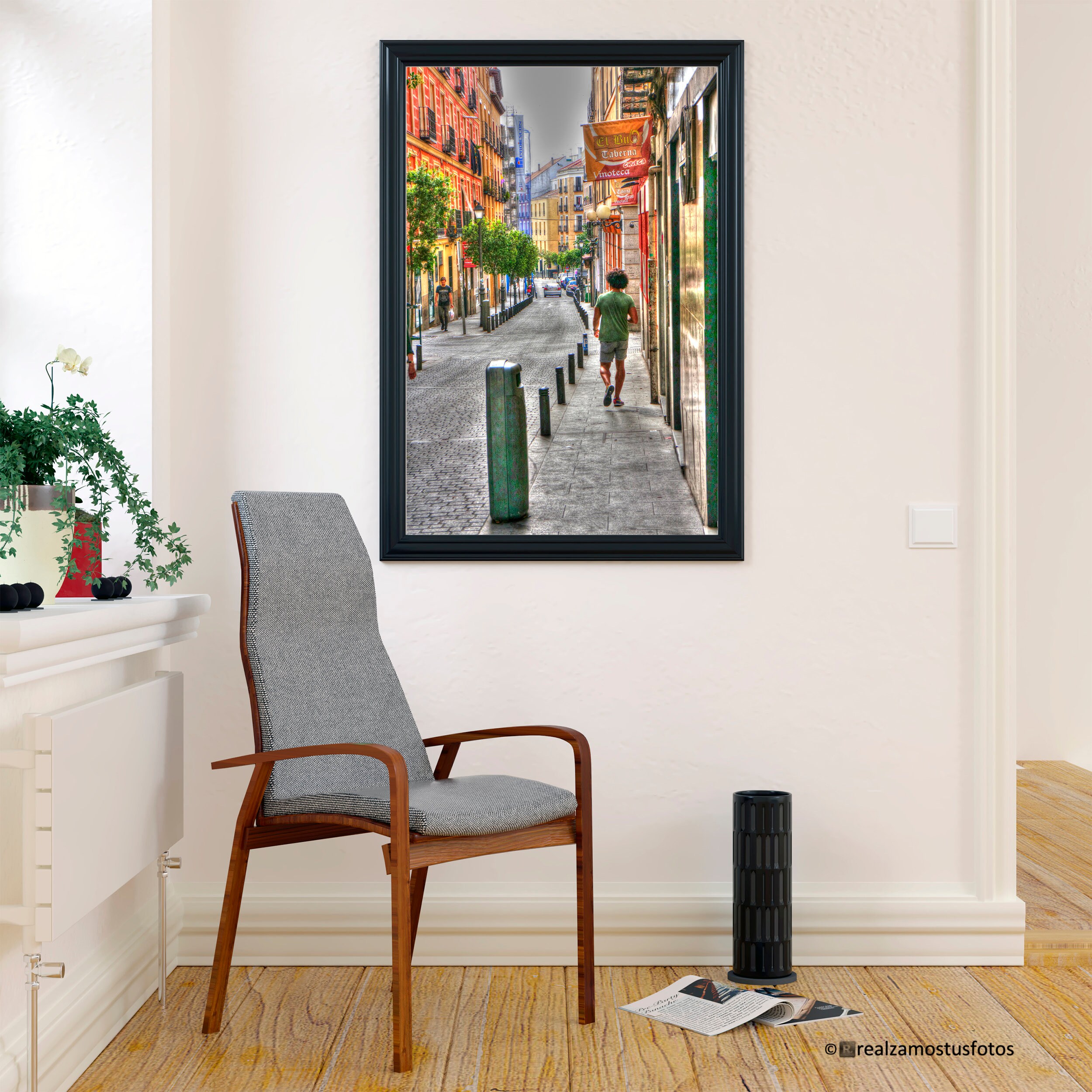 Foto hombre caminando por Chueca Madrid España, Arte de pared ...