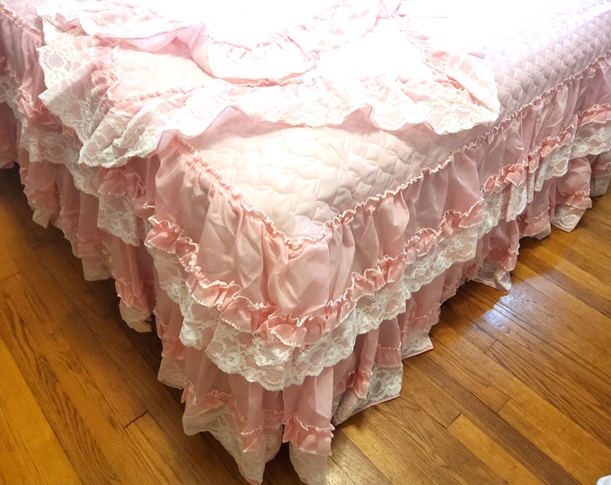 NEW Vintage Pink Queen Bedspread, Pink Comforter, Lacy Comforter, All ...