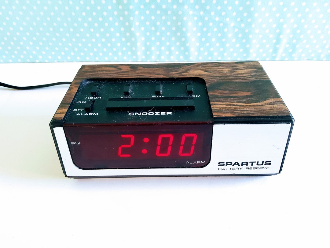Vintage Spartus Alarm Clock, Radio Lamp, Digital Clock, Clock Radio ...