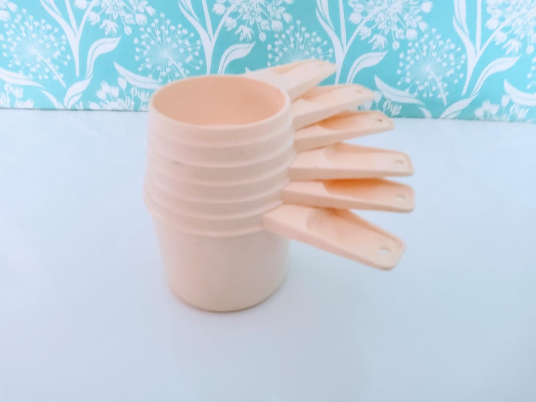 Set of 6 Cream Tupperware Measuring Cups, Complete Set, White, Tan ...
