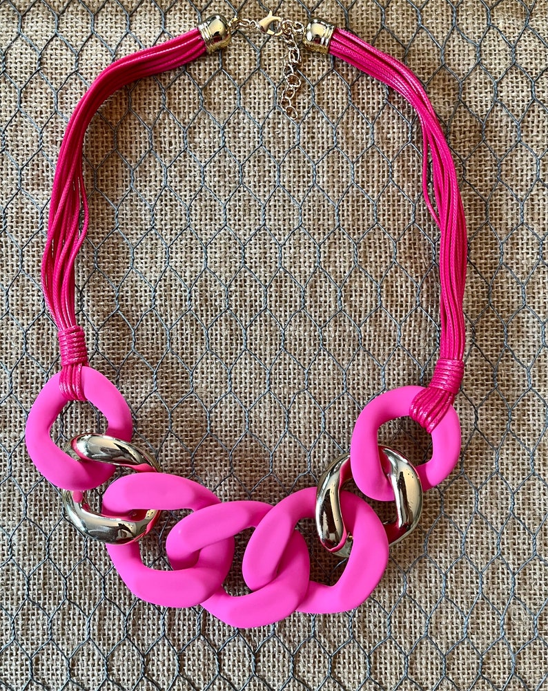 Fuchsia Hot Pink Matte Finish Chunky Chain Link Resin Housewife ...