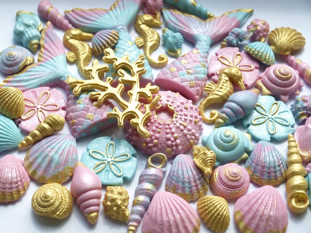 25x Edible Seashells, Rainbow Mermaid Tail Cupcake Toppers Decorations ...