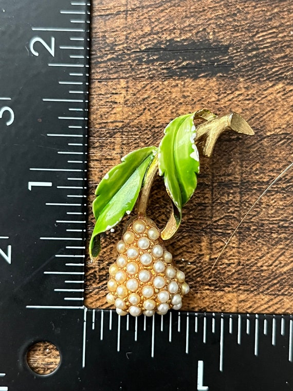 vintage pear shape brooch - Gem