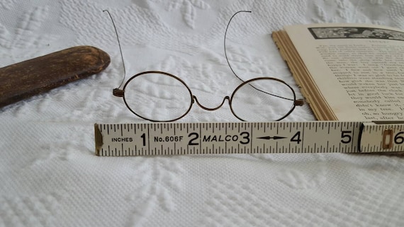 Antique metal wire reading glasses/spectacles - Gem