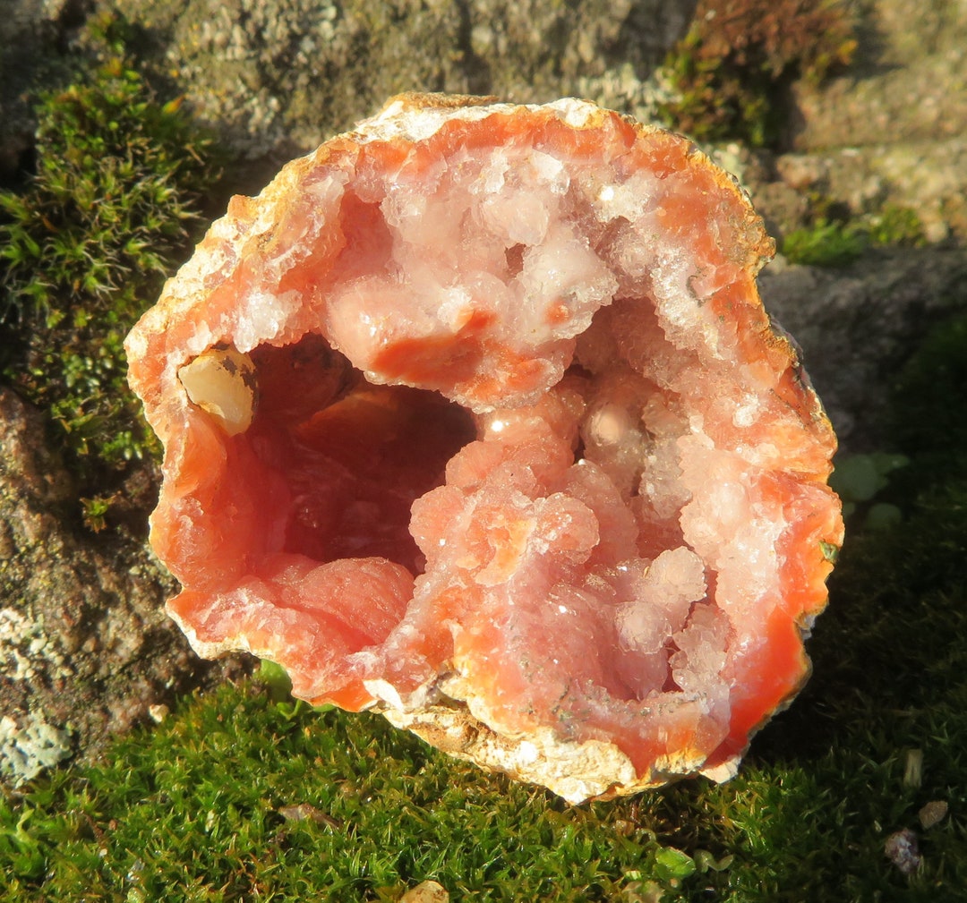 Lovely Stalactite Crystal Geode 4cm X 4cm X 3,7cm Ca. 38 Grams Quartz ...