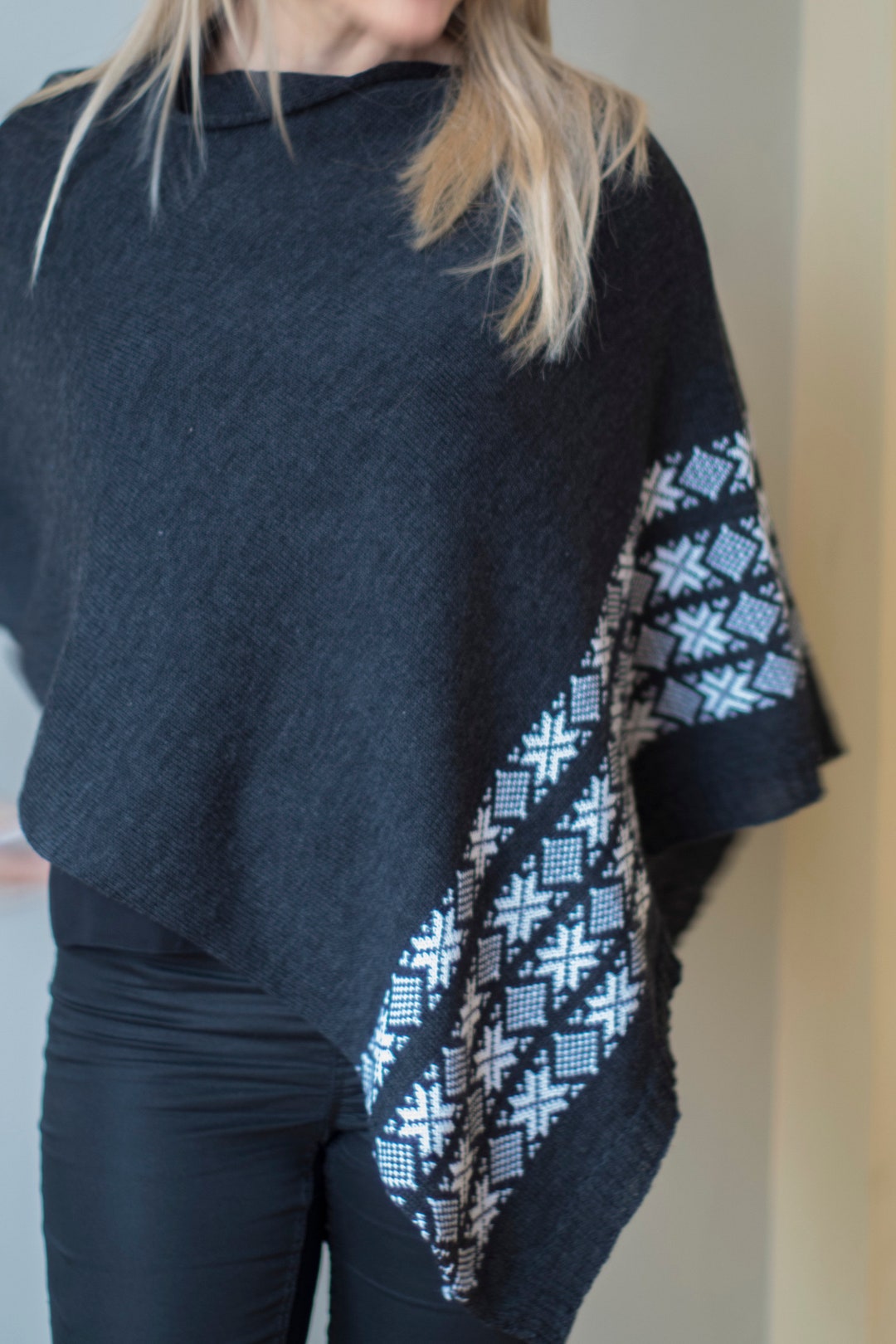 Poncho Knittted Dark Gray Wool Dark Gray-anthracite Patterned Knitted ...