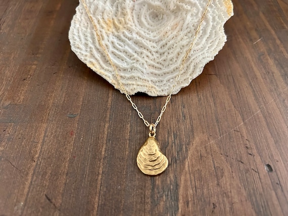 Gold oyster necklace store