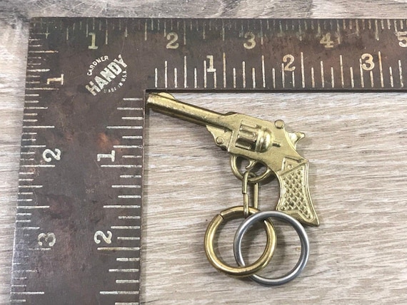 Vintage Gold Tone Revolver Gun Pistol Key Ring Keycha… - Gem