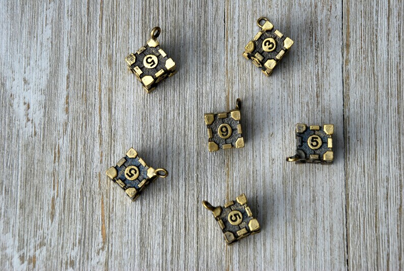 1 Pcs 15x15mm Bronze Vintage Style Dice Cubes, Heavy Cube Charms, DIY ...