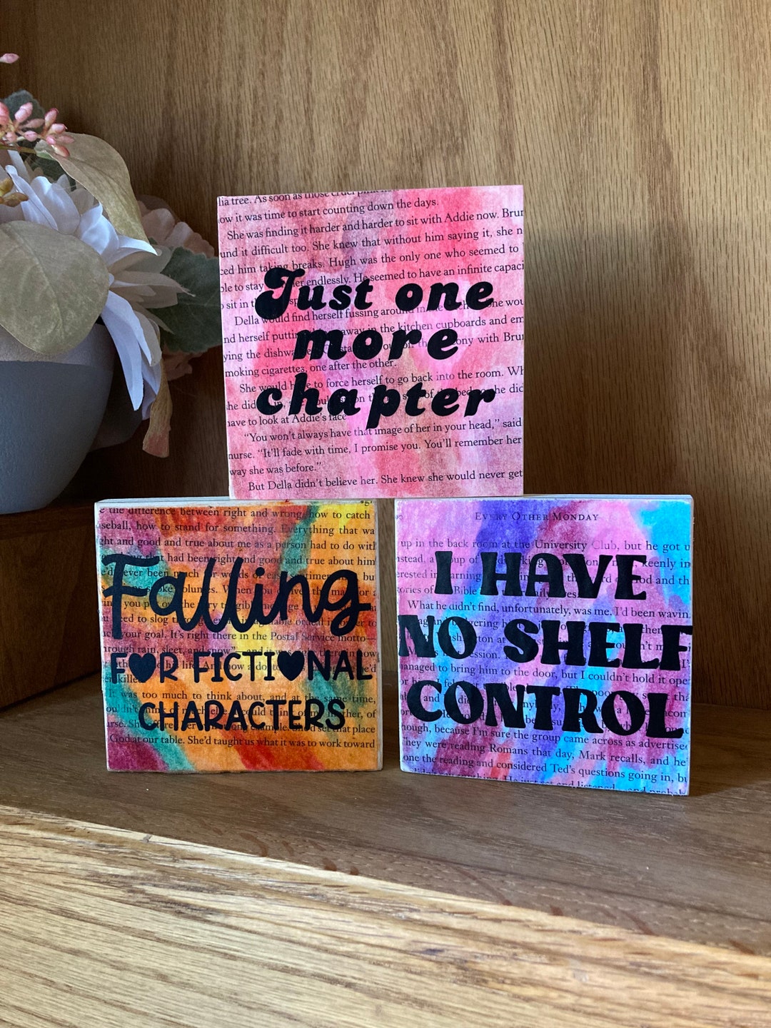 Mini Bookish Reader Wooden Sign 4x4, Bookworm Decor, Customizable Color ...