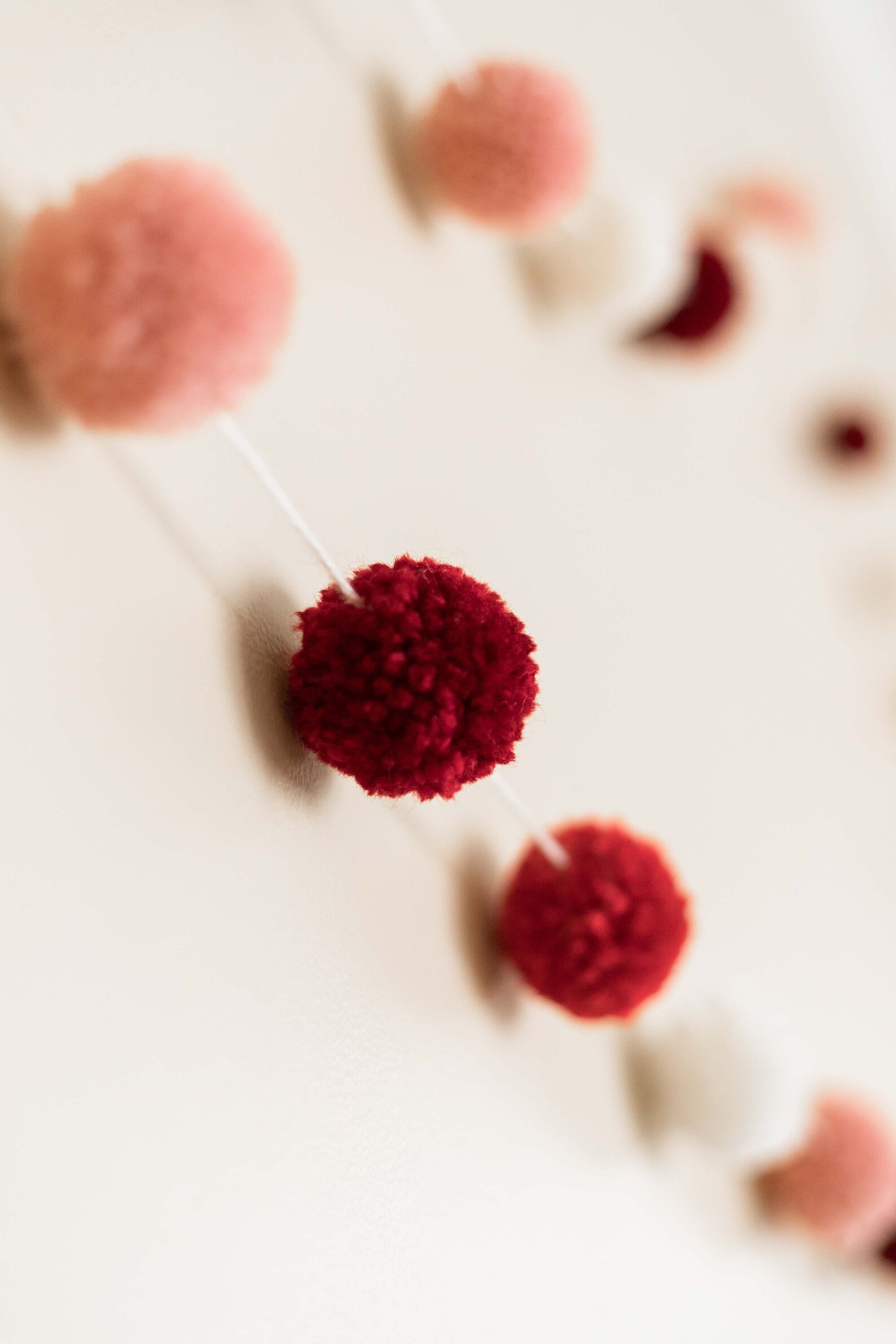 Tri-color Red Valentines Day Yarn Pom Pom Garland Pom - Etsy