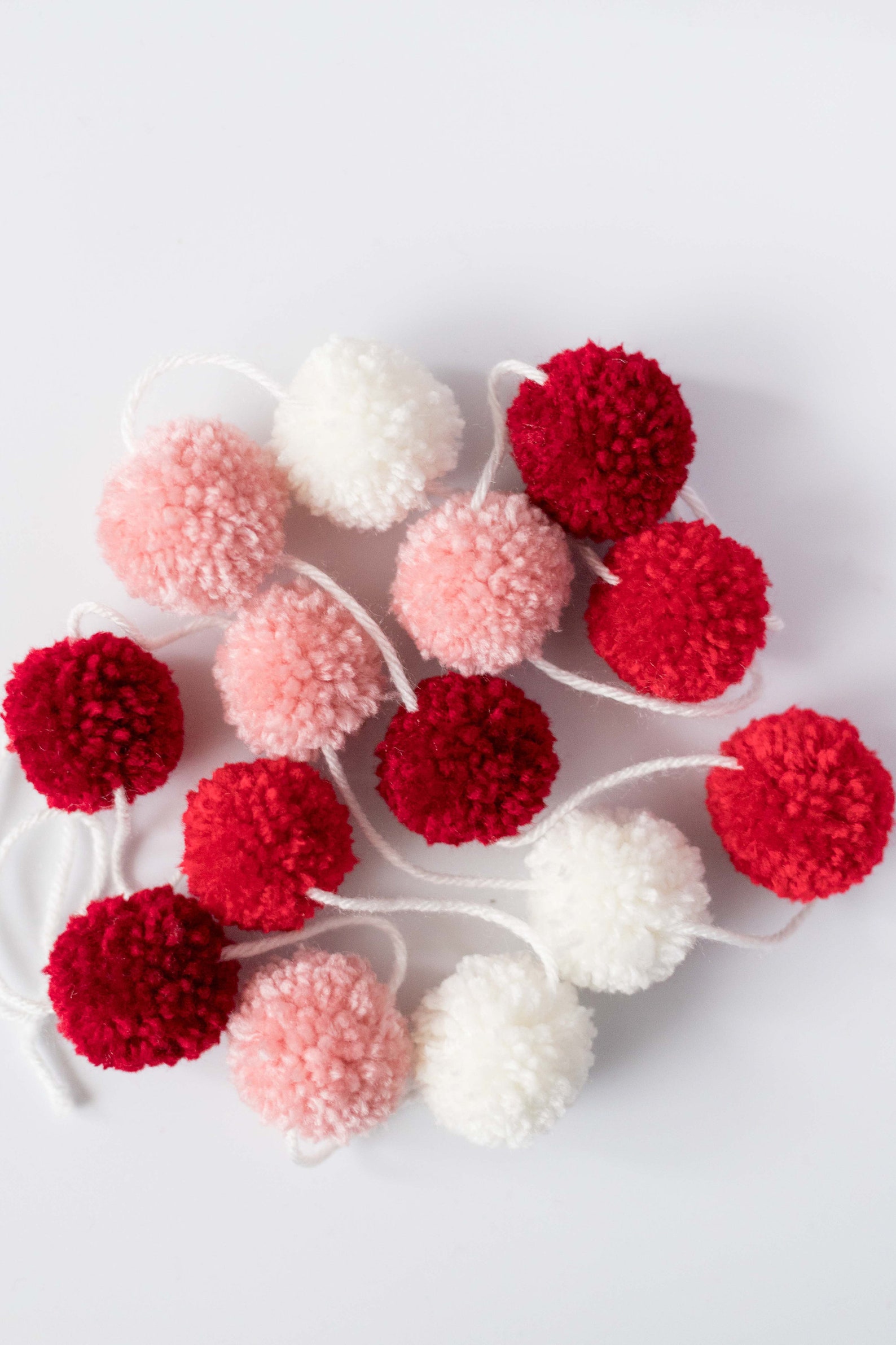 Tri-color Red Valentines Day Yarn Pom Pom Garland Pom - Etsy