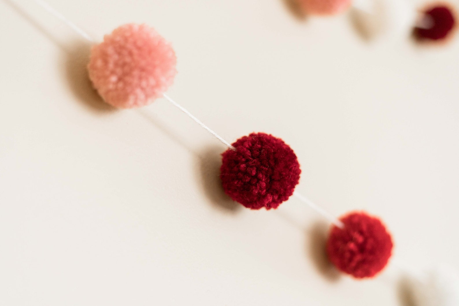 Tri-color Red Valentines Day Yarn Pom Pom Garland Pom - Etsy