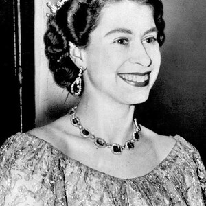 Queen Elizabeth II - Choose a Print/iron on Transfer/sticker/set of 4 ...