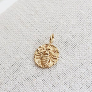 14K Solid Gold Vintage Look Honey Bee Disc Pendant, Coin Necklace,queen ...