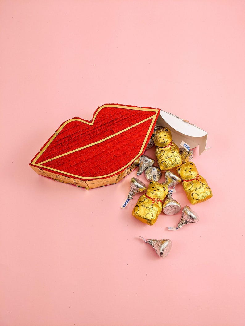 Valentine Lip Gift Box: Mini Pinata Valentine's Day Party Favor ...