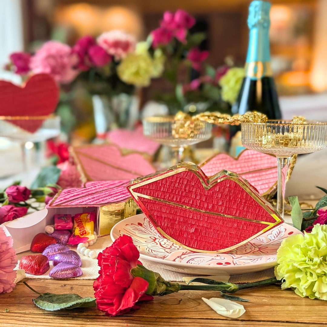 Valentine Lip Gift Box: Mini Pinata Valentine's Day Party Favor ...