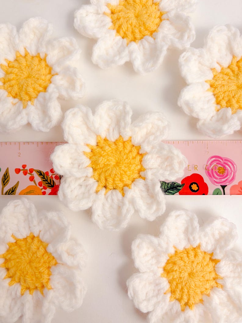 Crochet Daisy Applique Pattern and Video, Scrap Buster Flower ...