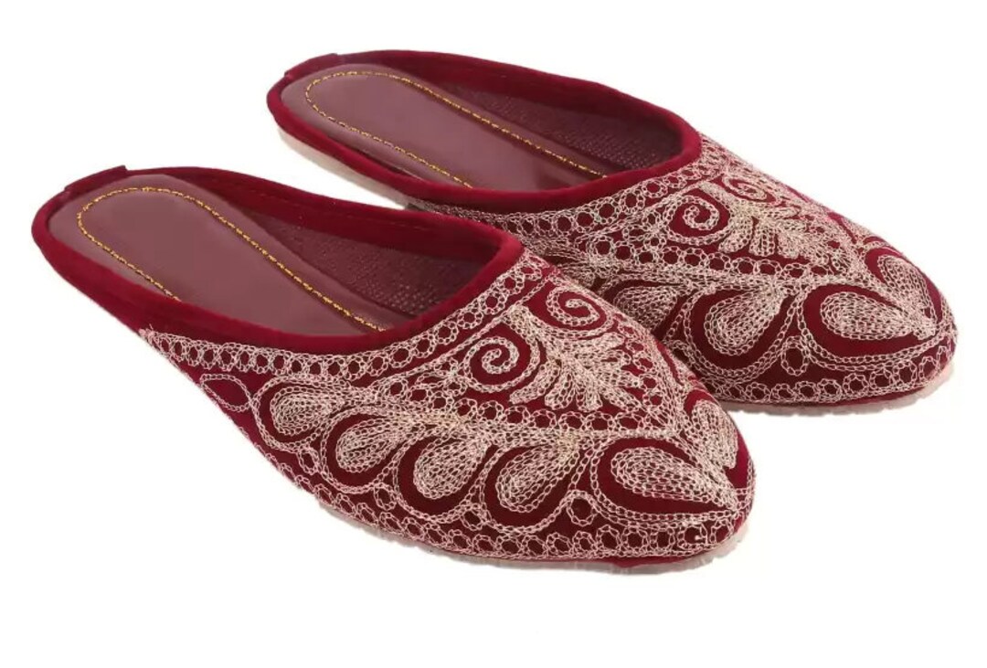 Handmade Indian Red Mojari Beautiful Embroidery Work Mojari Women ...