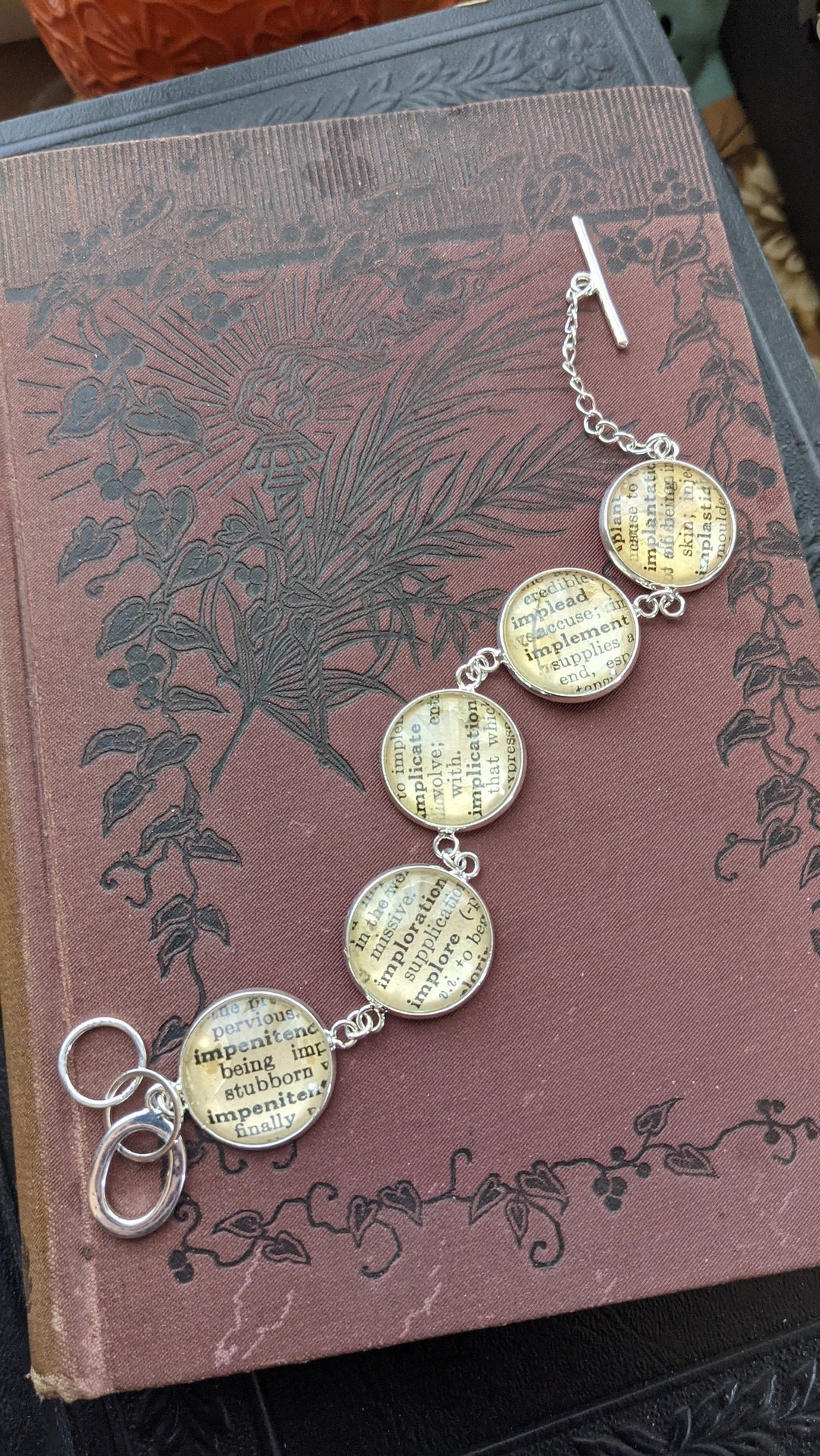 Pulsera de bisel hecha con papel de diccionario antiguo. - Etsy España