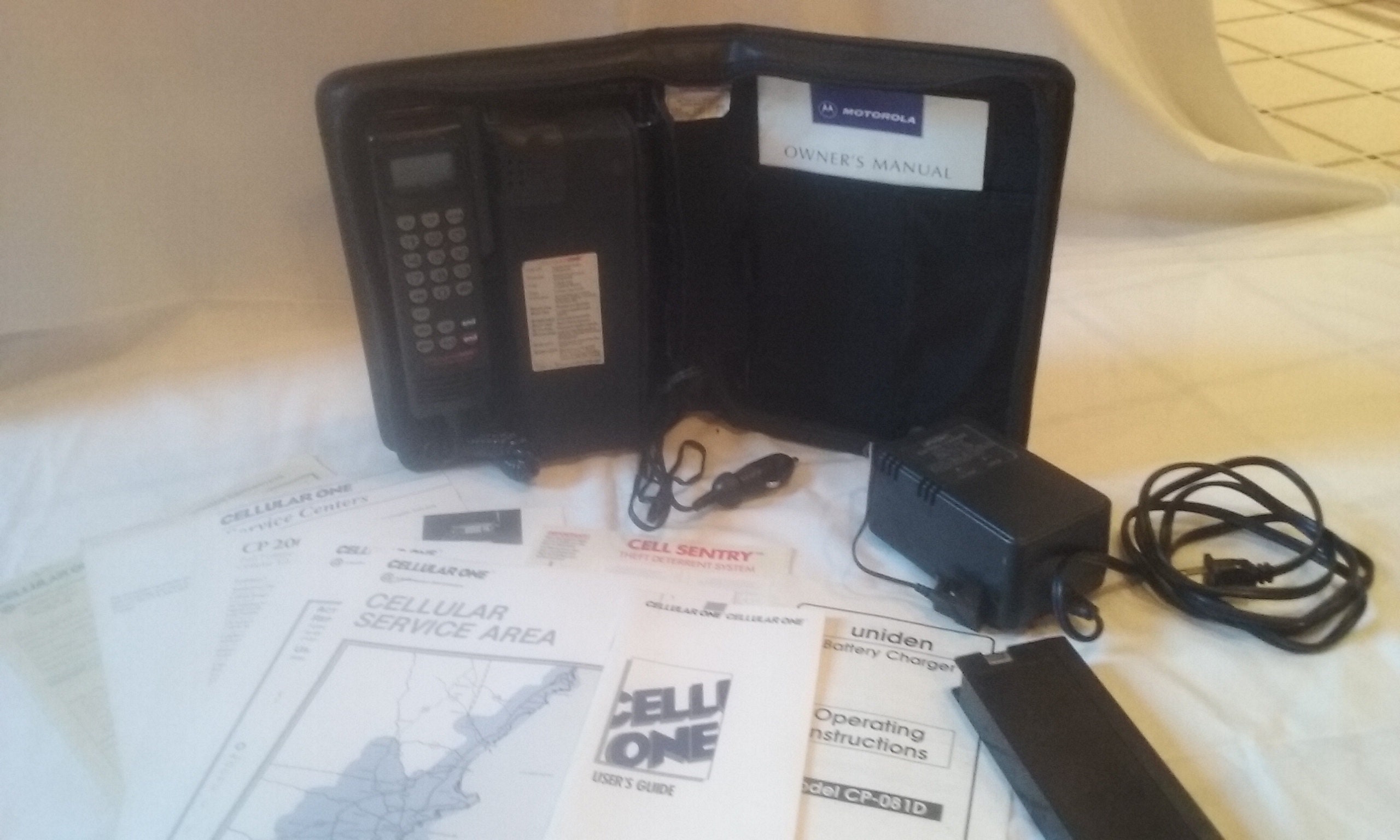 1990 Motorola Mobile Cellular Telephone Complete With Manuals and ...