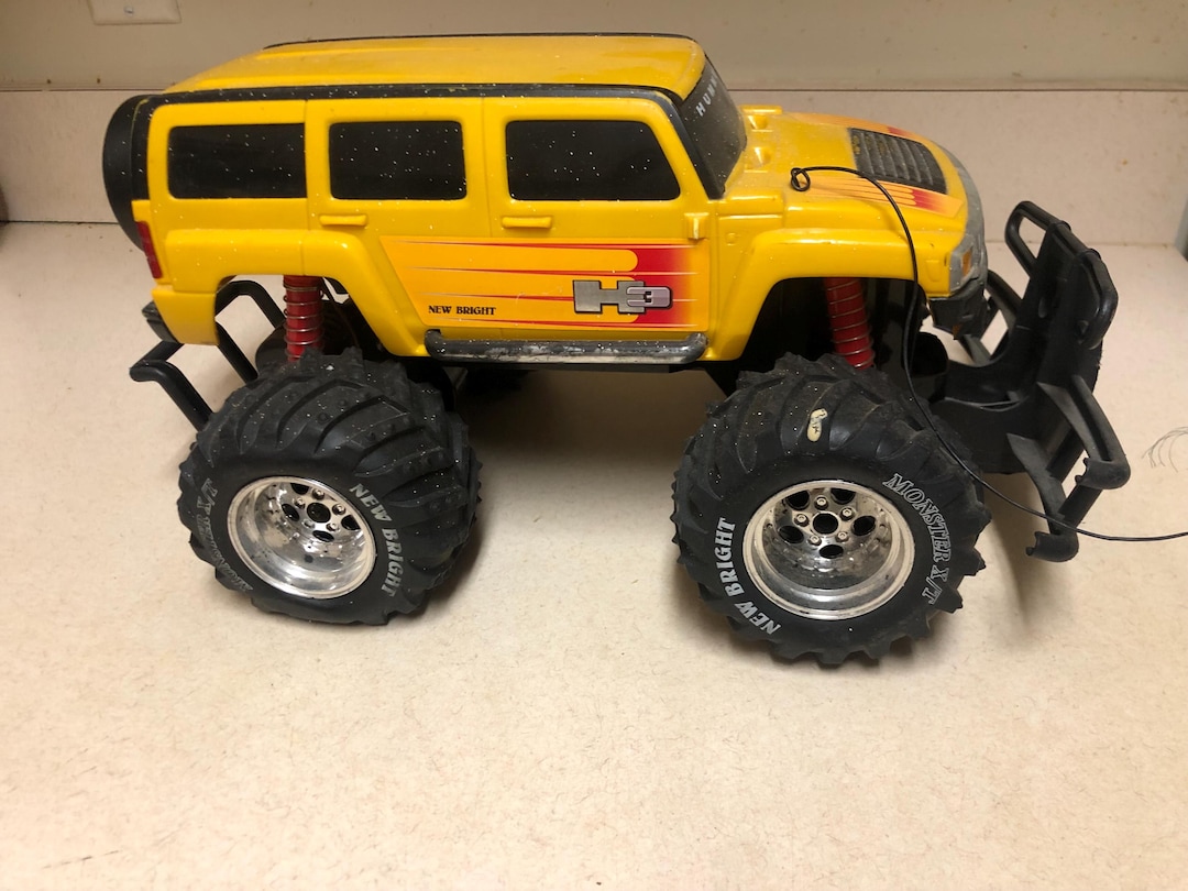 Hummer H3 2006 Yellow New Bright Model Toy Truck 4 Monster X/T Tires 27 ...
