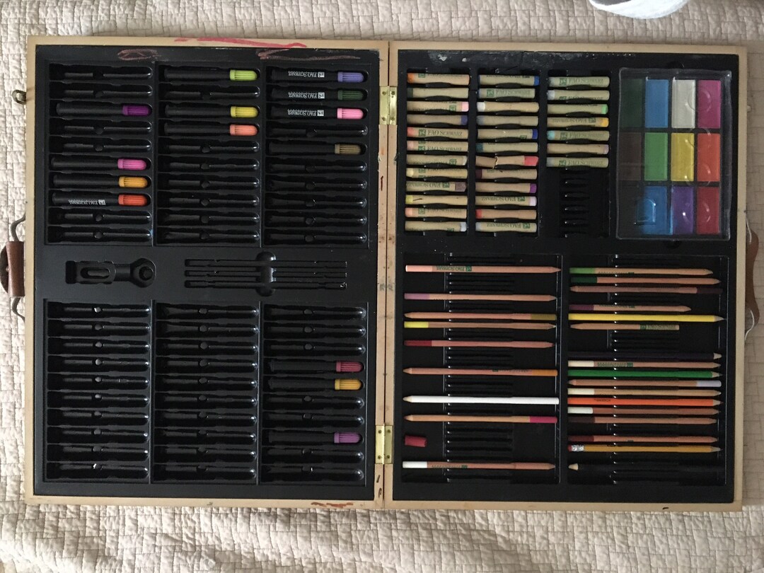 FAO Schwarz (20.5” X 15 5/8” X 2”) Art Travel Case With Crayons ...