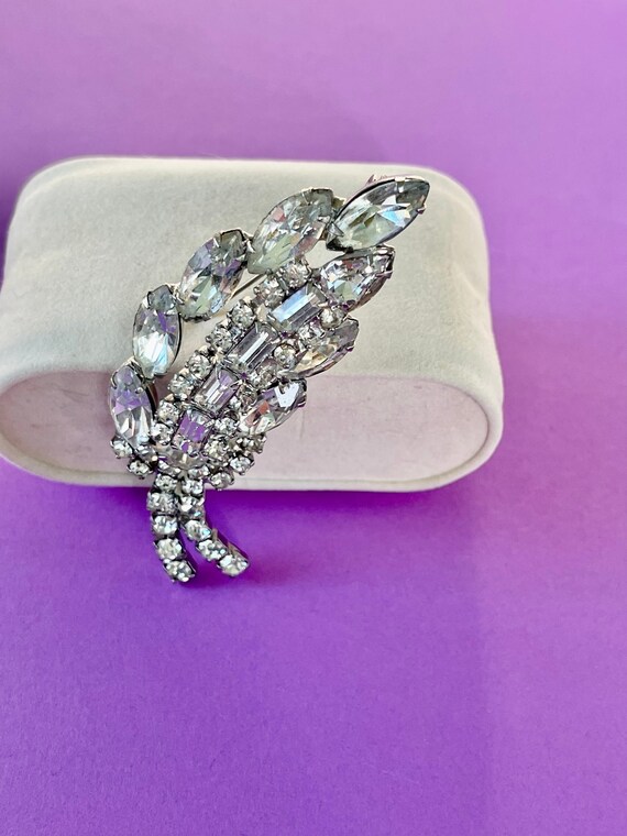 vintage juliana style carved - Gem