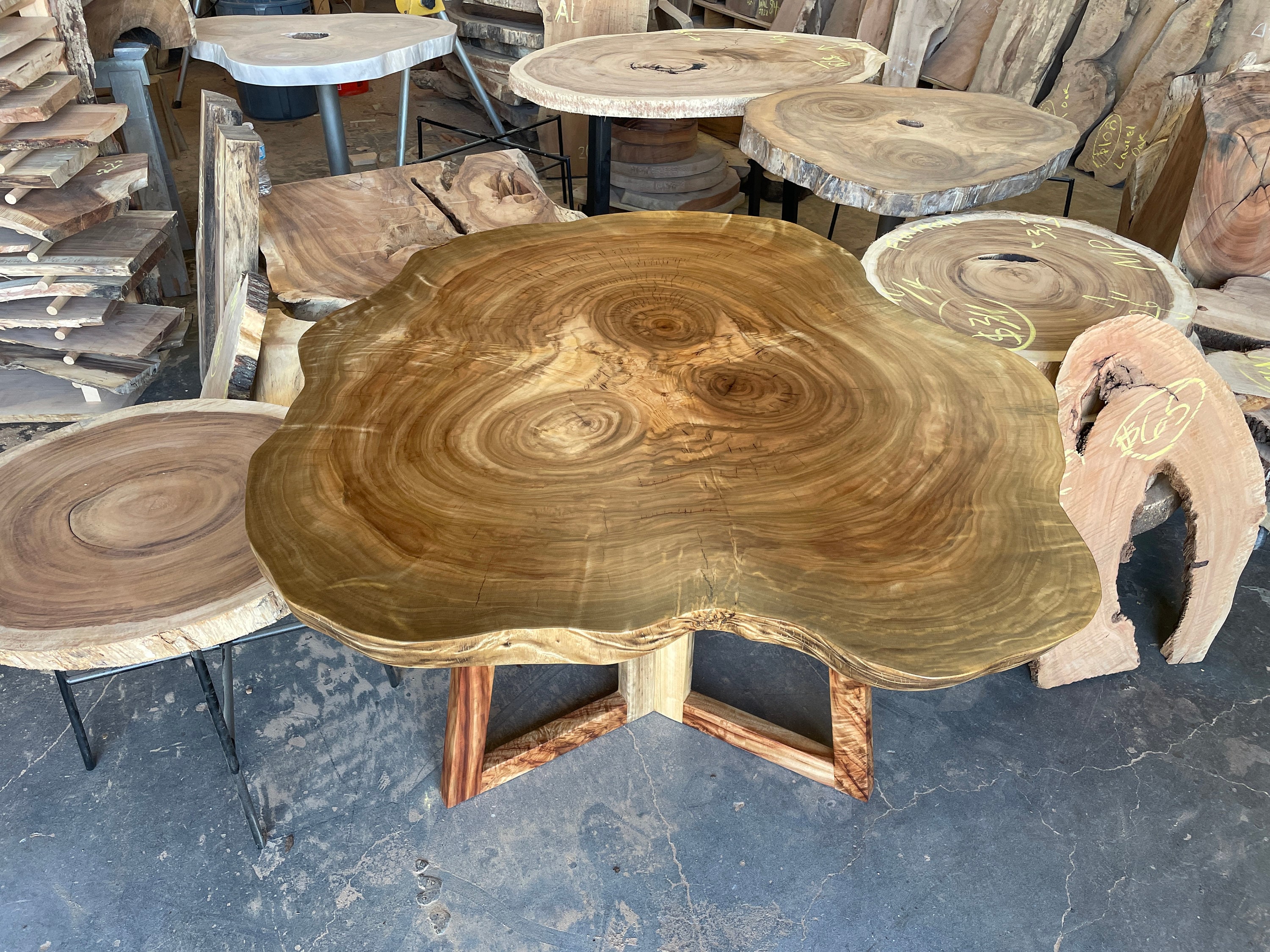 Round Live Edge Wood Dining Table Etsy