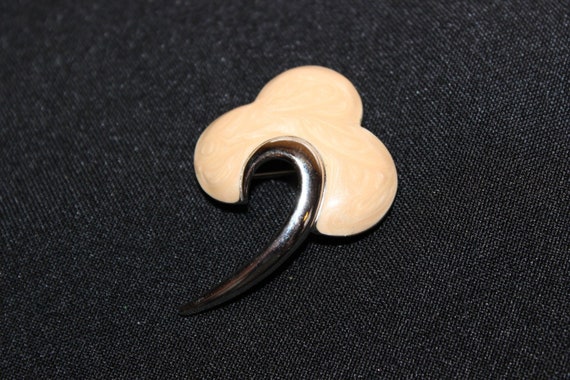Monet Stylized Classic Monet Pin Signed Gem