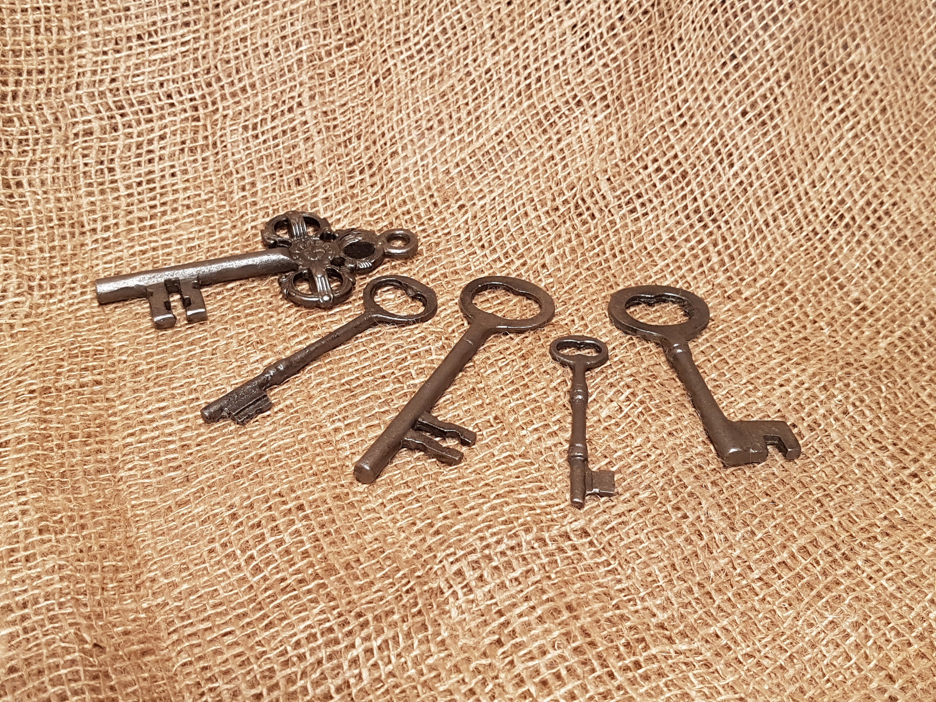 Cast Iron Decorative Keys set of 5 - Etsy