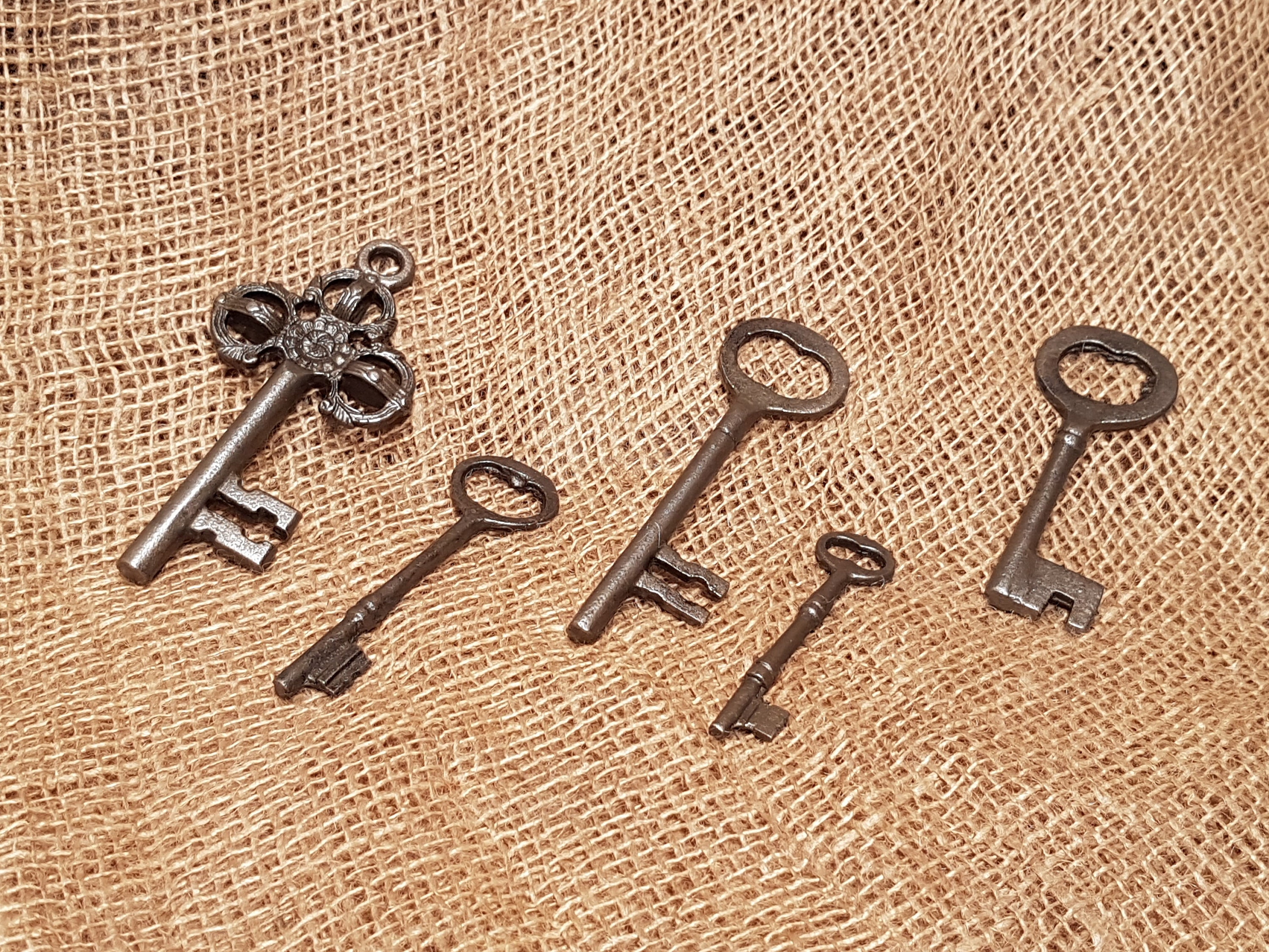 Cast Iron Decorative Keys set of 5 - Etsy