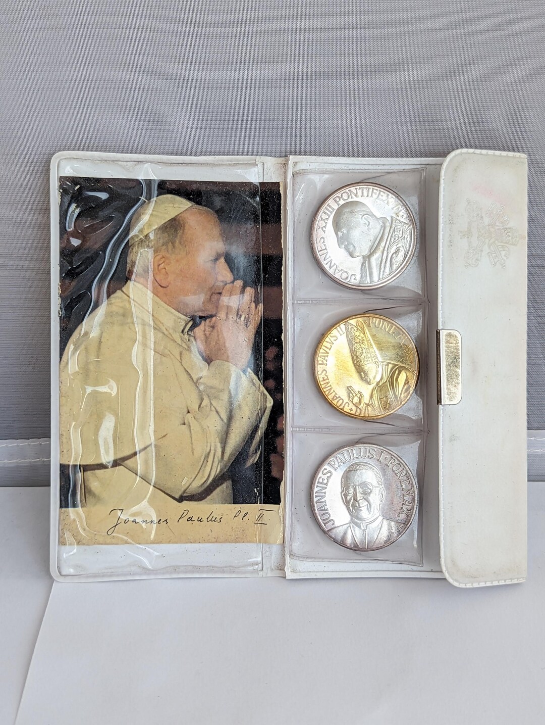 3 Piece Pope Tribute Medallion Set - Etsy