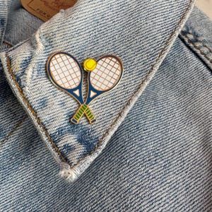 Tennis Racket Enamel Pin - Hard Enamel Pins - Preppy - Trendy - Sporty ...