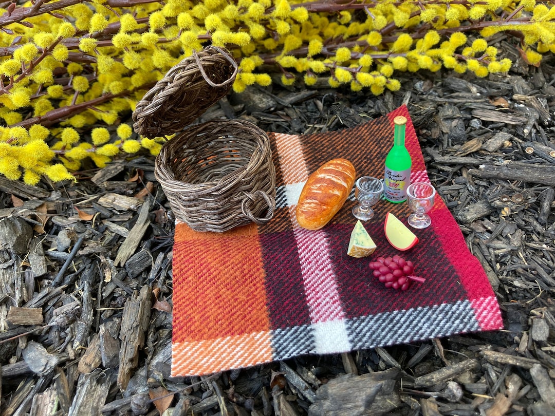 Dollhouse Miniature Picnic Basket W/ Lid Wine Cheese Grapes Fall ...