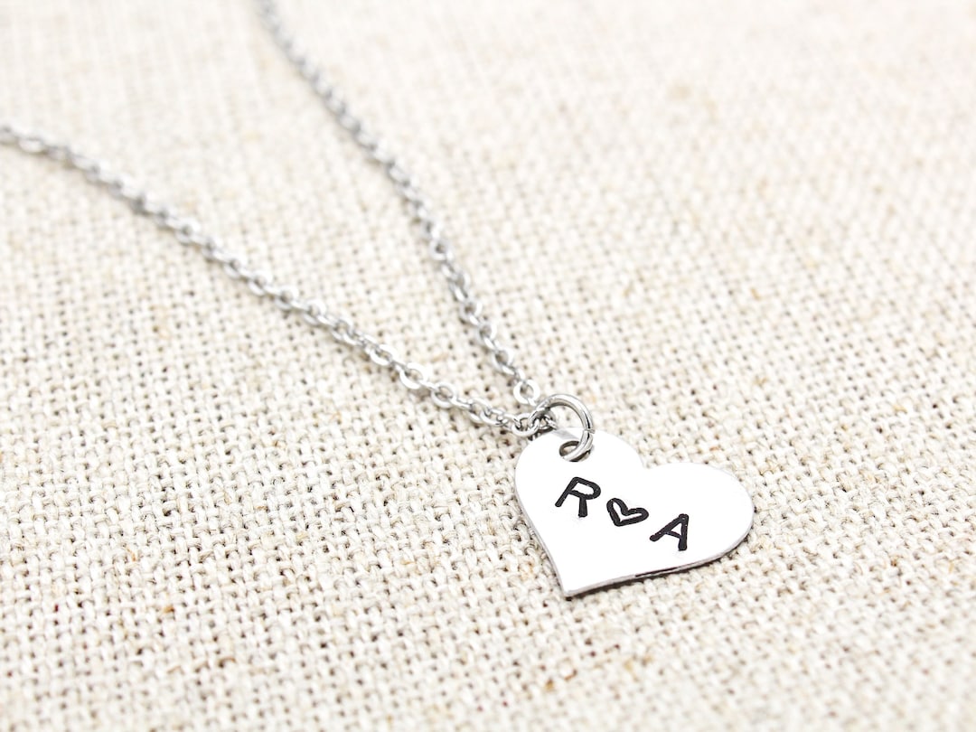 Collar con inicial de corazón, collares con iniciales de parejas ...