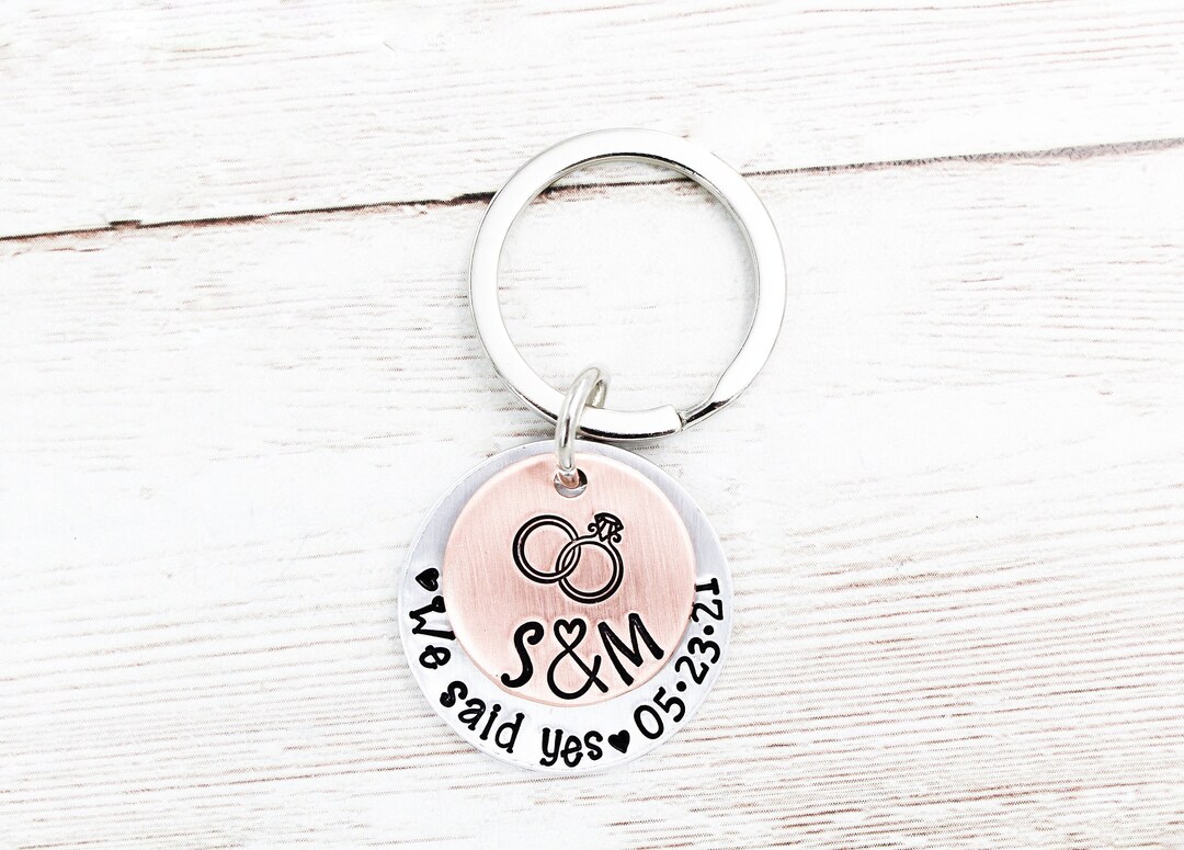 Personalized Wedding Date Keychain, Gift for Bride and Groom ...