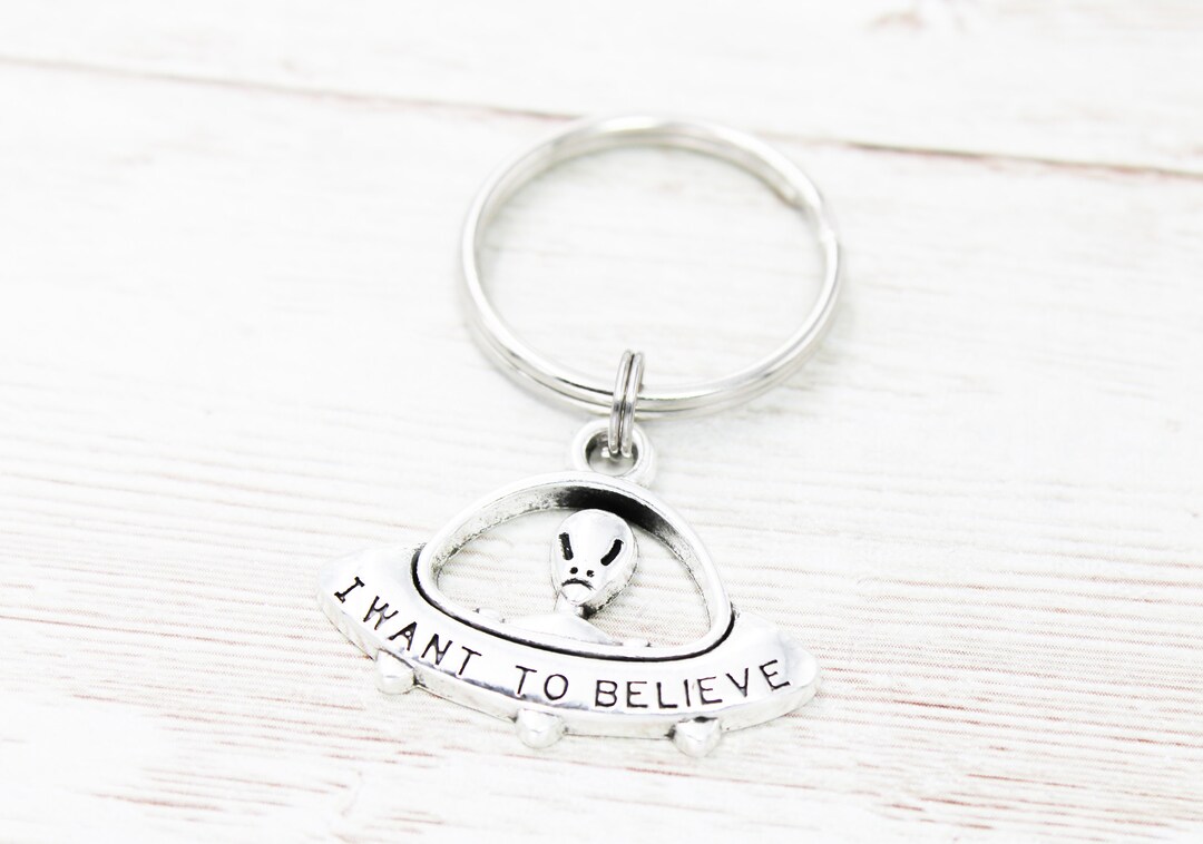 Alien Keychain, Spaceman Keyring, Outer Space Gift, I Want to Believe ...