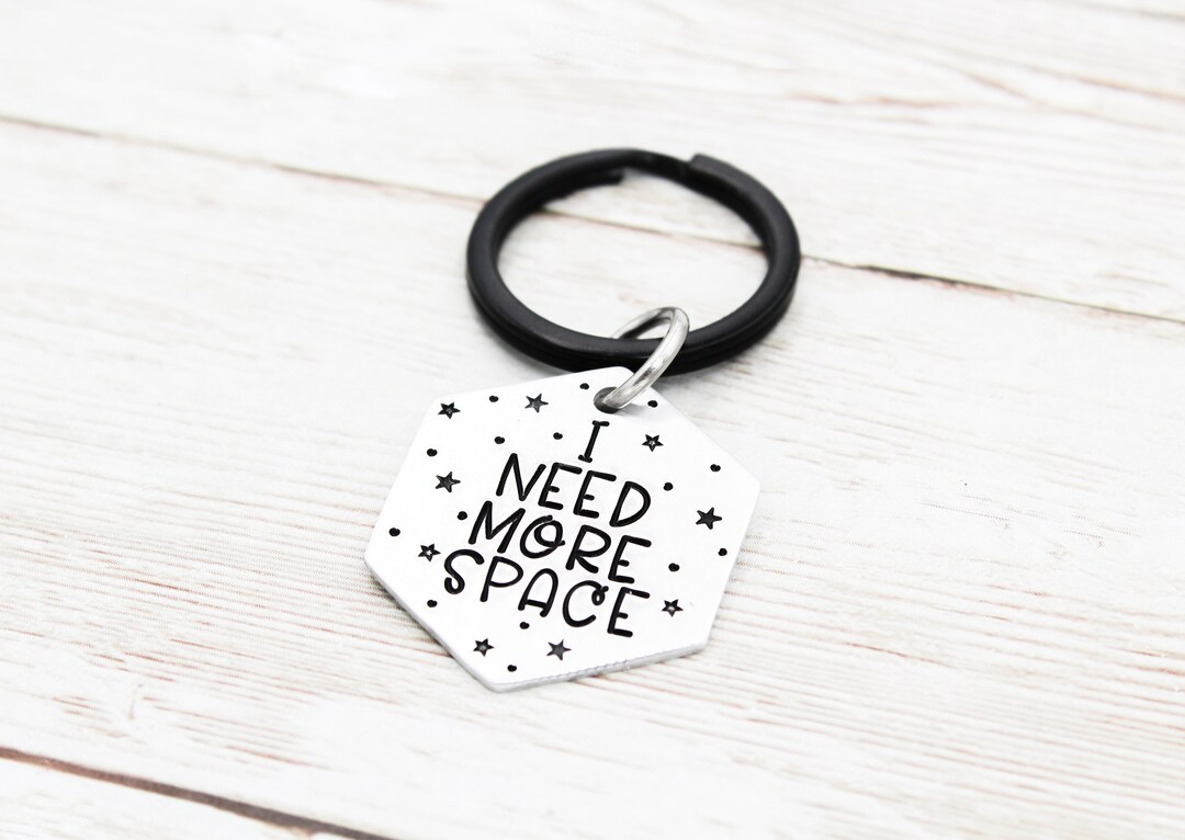 Necesito más llavero espacial, llaveros de juegos de palabras ...