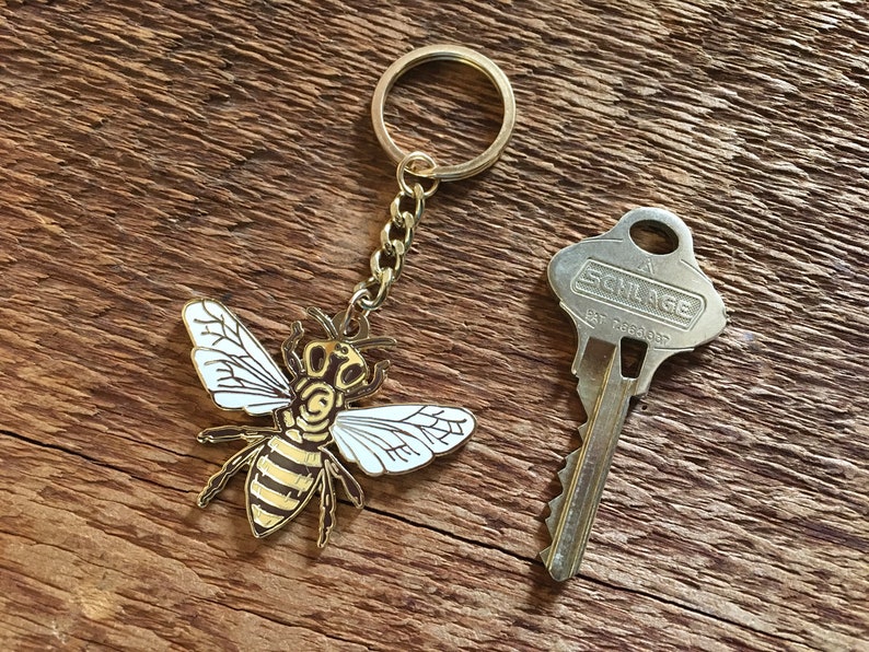 Honey Bee Enamel Keychain Bee Keychain Outdoors Keychain - Etsy